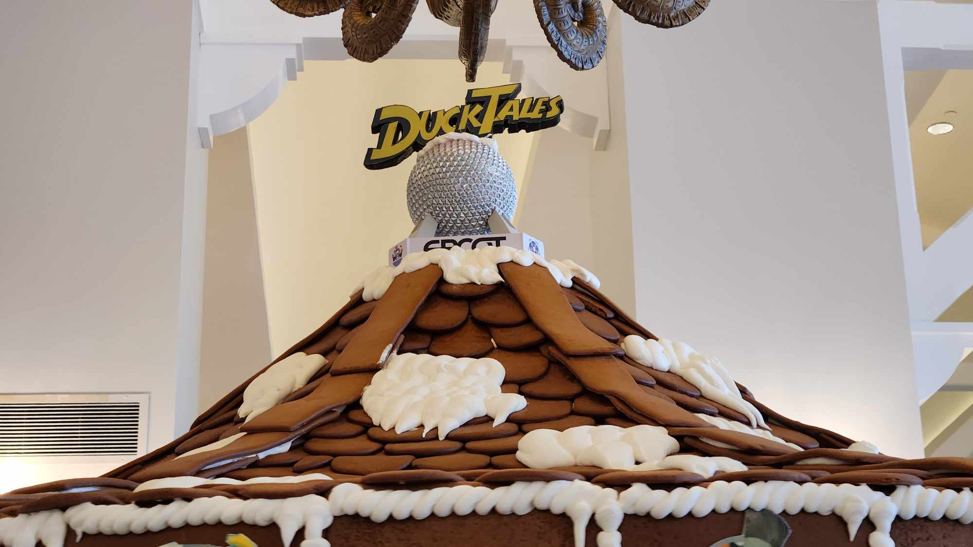 duck-tails-carousel-top