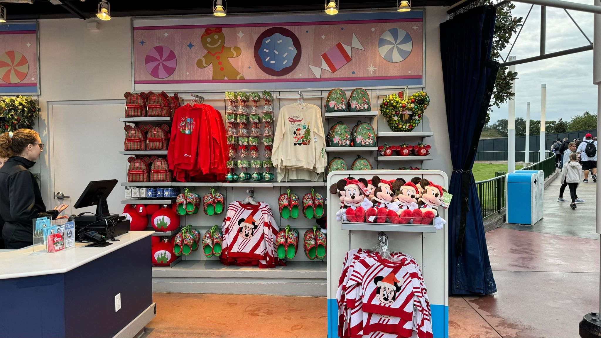 Holiday Merchandise Kiosk Returns to the World Showcase Bridge in EPCOT ...
