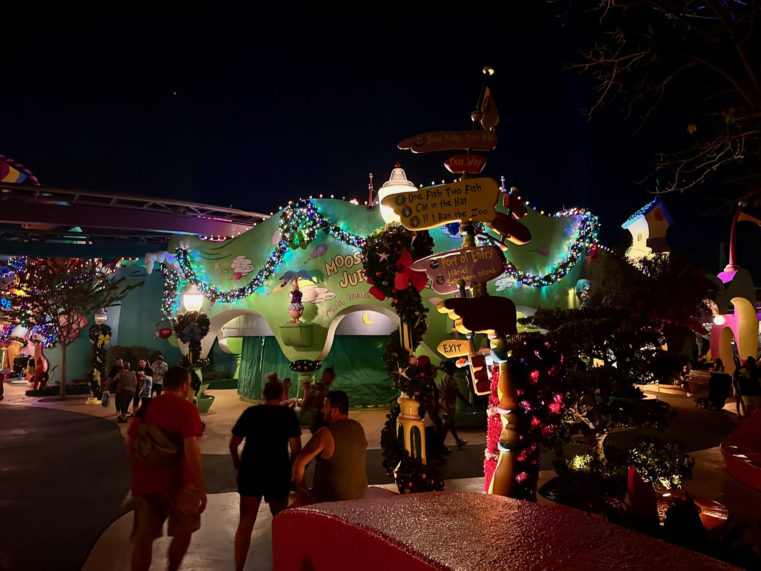 universal-holiday-decorations-seuss-landing-2