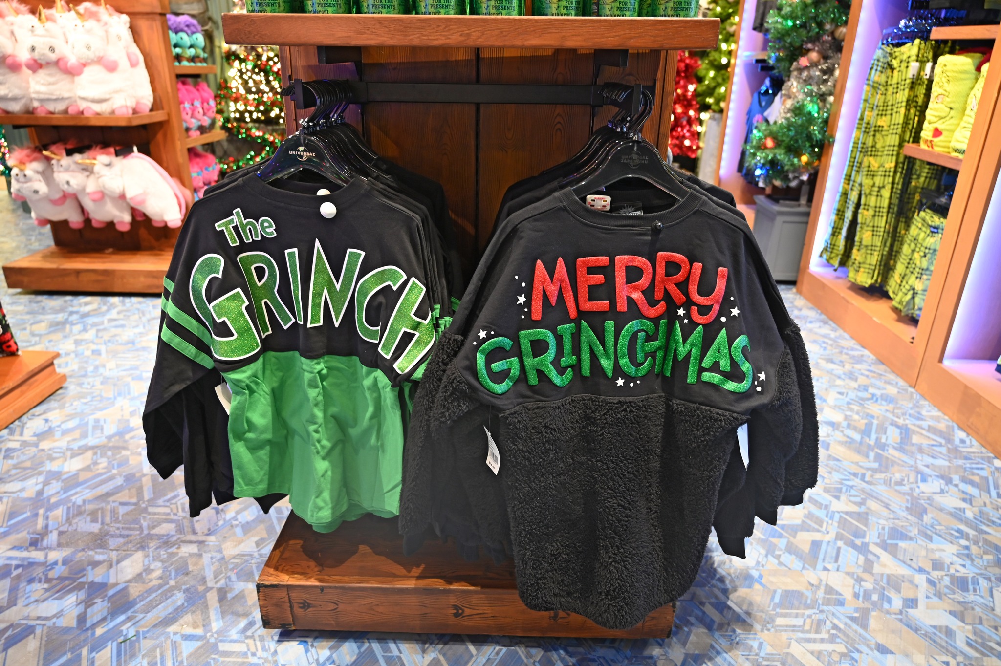 universal-orlando-holiday-shop-at-MCO-3