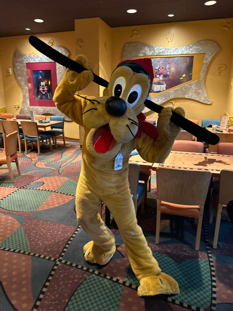Goofy's Kitchen Holiday Dinner Buffet at the Disneyland Hotel | Chip ...