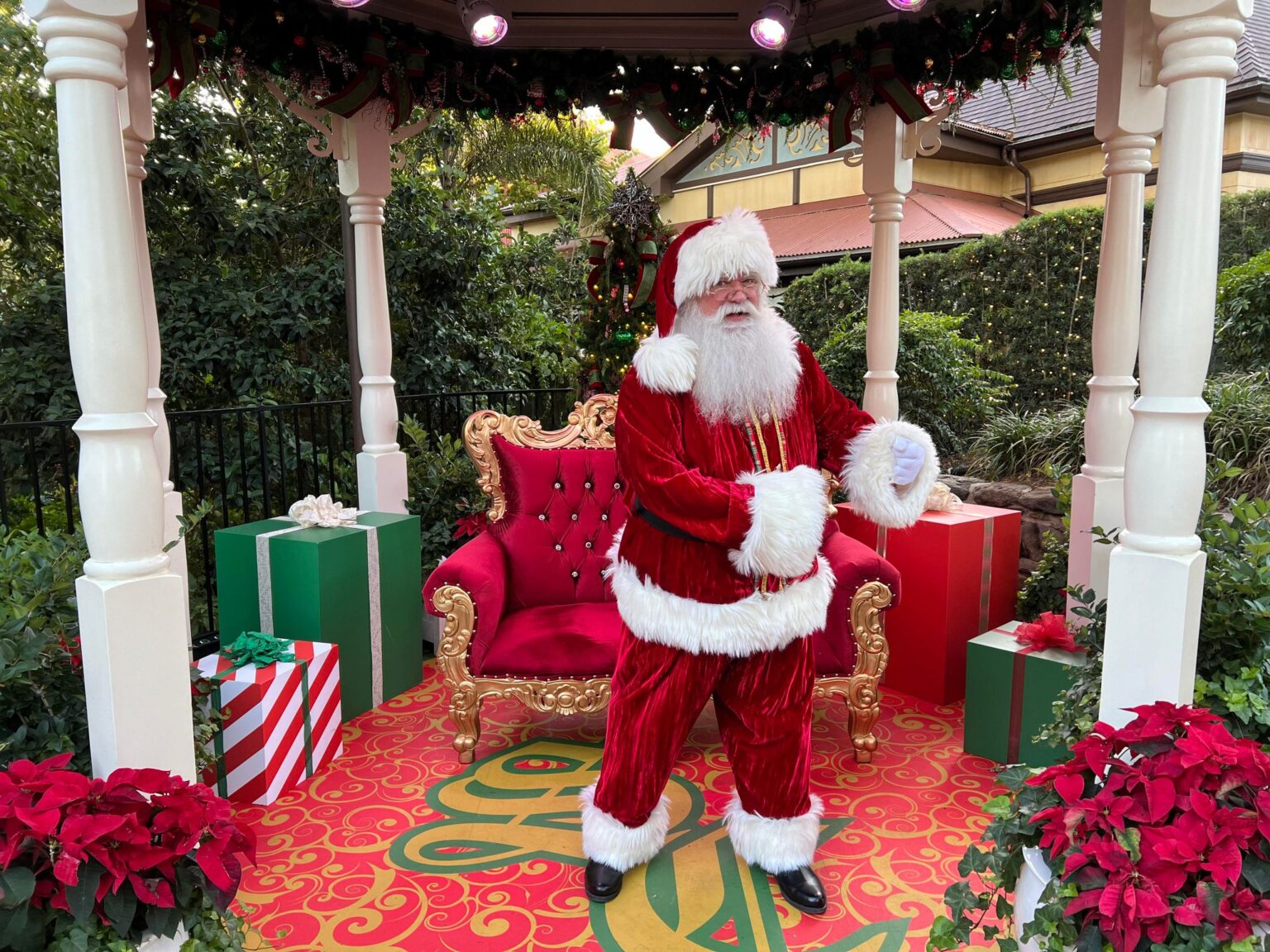 Santa Meet and Greet Happening Now in the Magic Kingdom | Chip and Company
