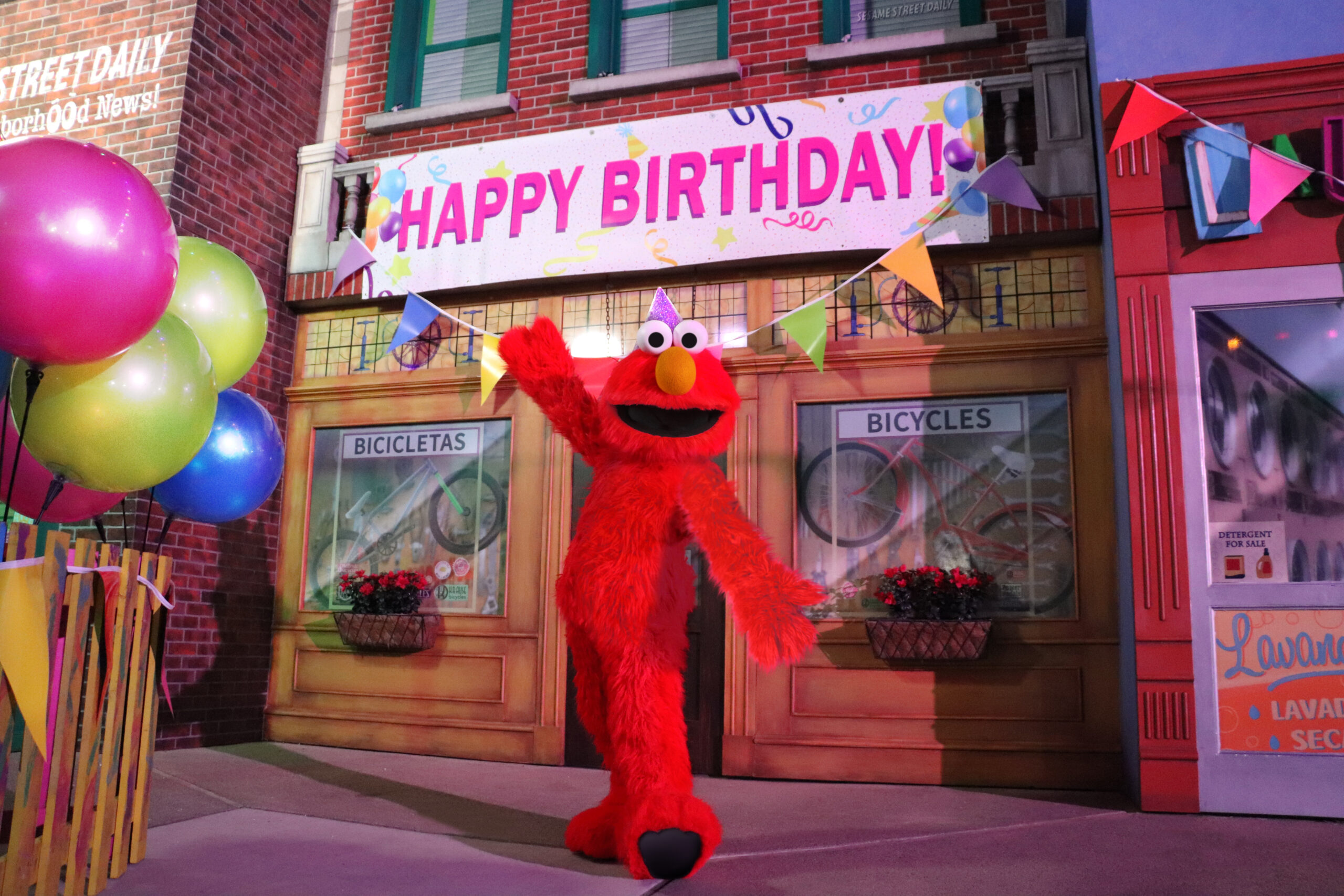 SPL_Birthday-Drive-Thru_Neighborhood_Elmo