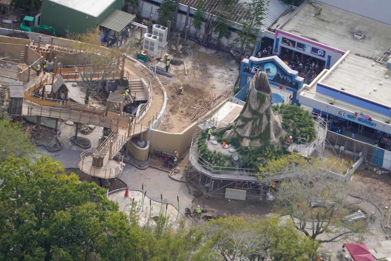 Shrek's House Goes Vertical in DreamWorks Land in Universal Orlando ...