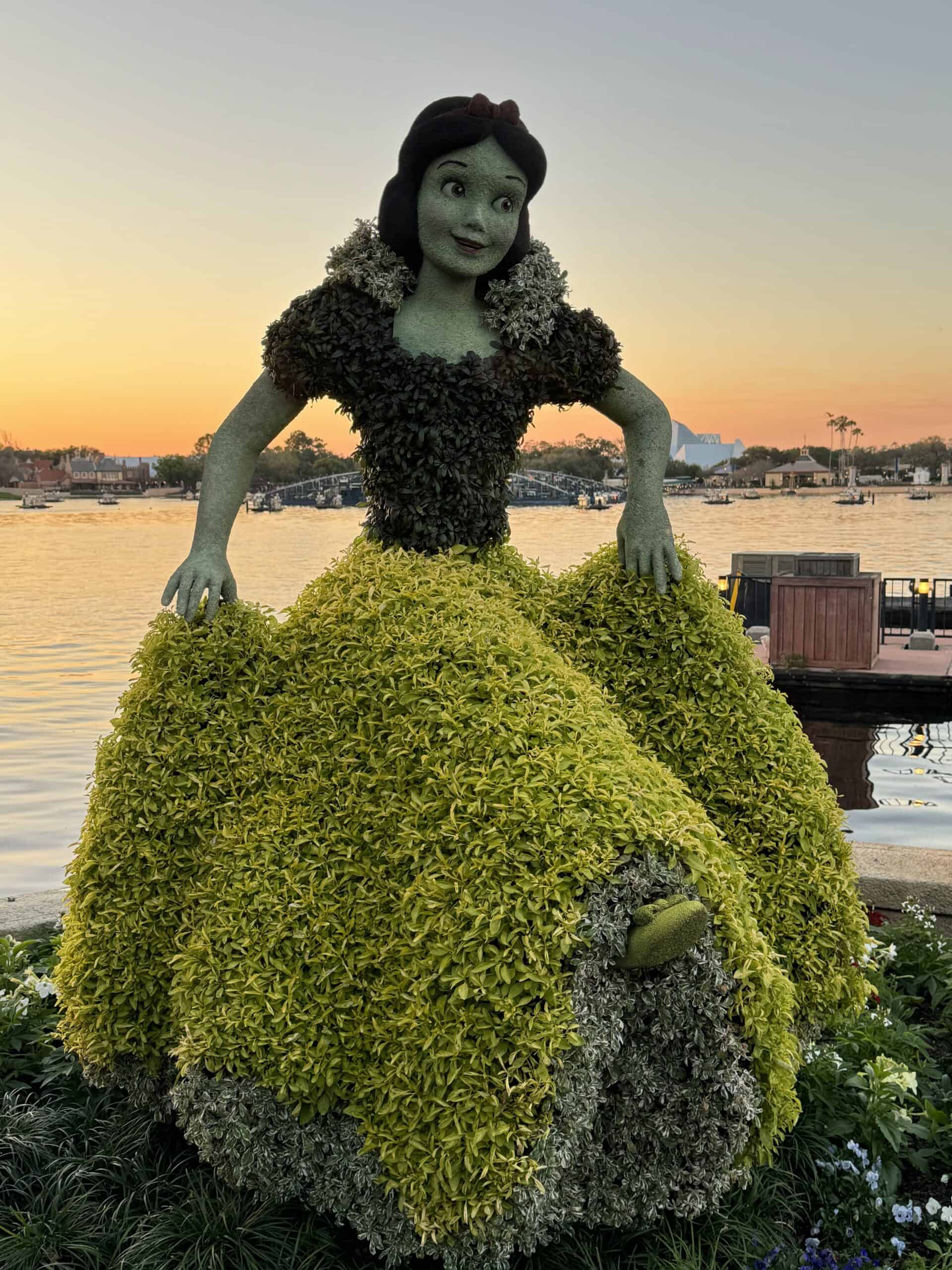 topiary-snow-white