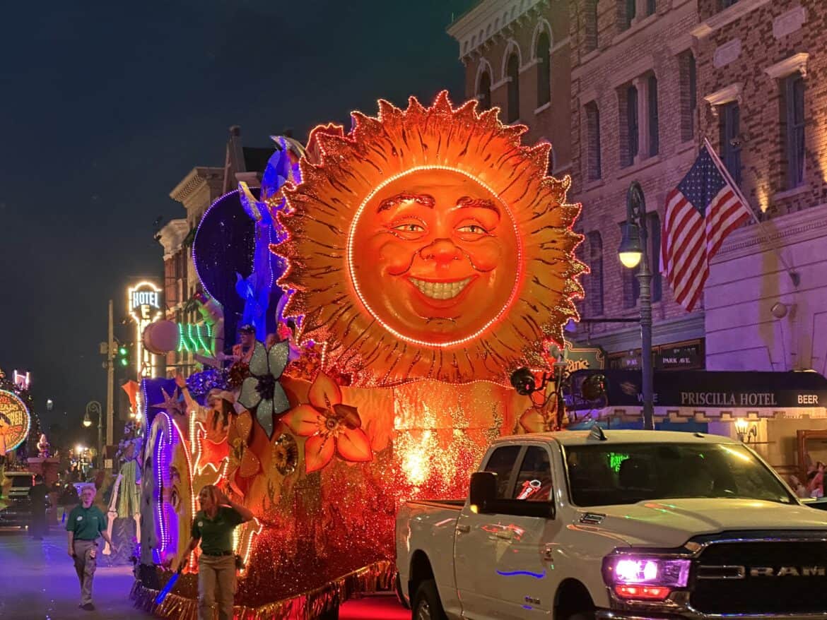 How Universal Orlando Brings the Mardi Gras Parade Floats to Life ...