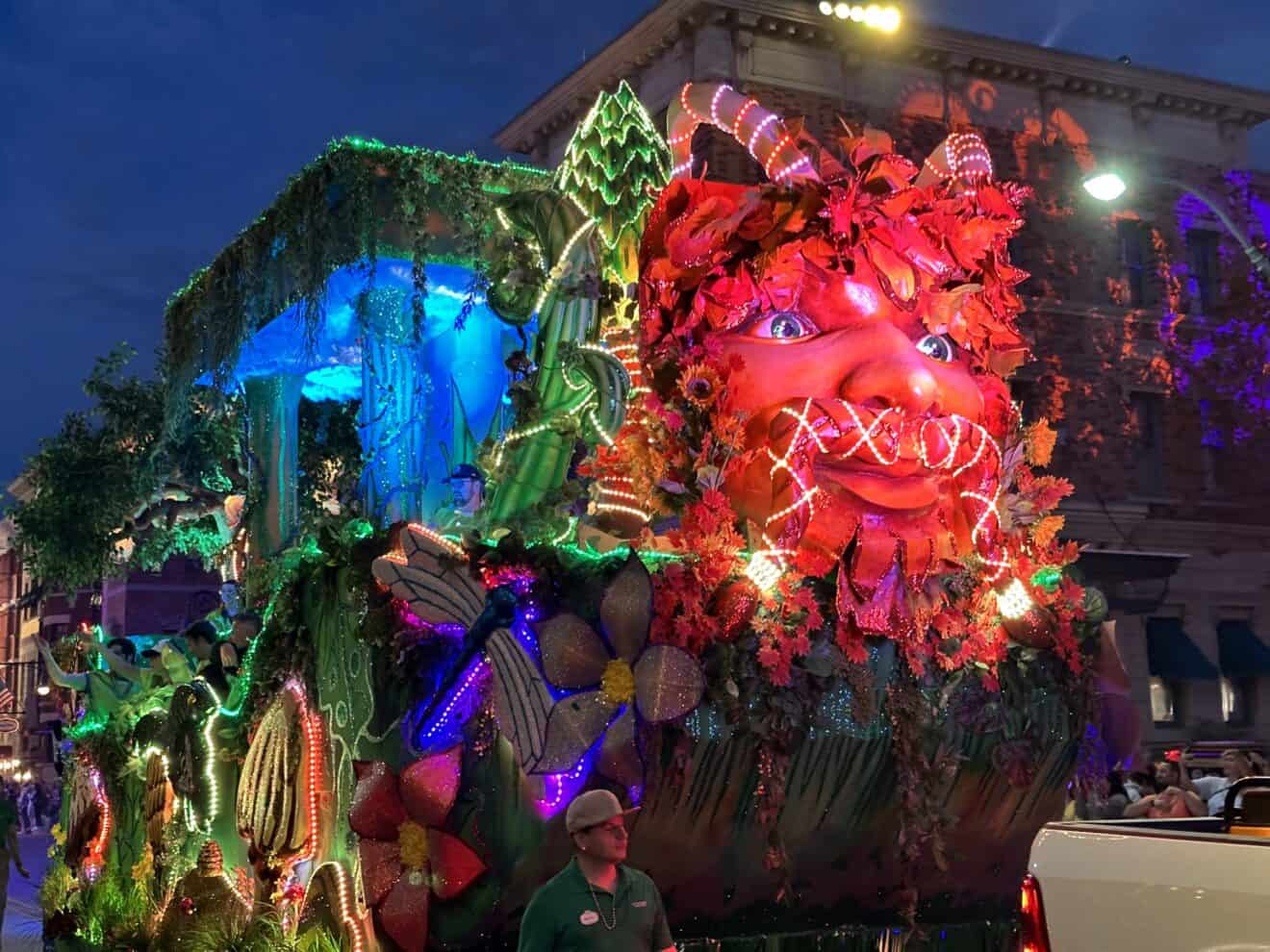 How Universal Orlando Brings the Mardi Gras Parade Floats to Life ...