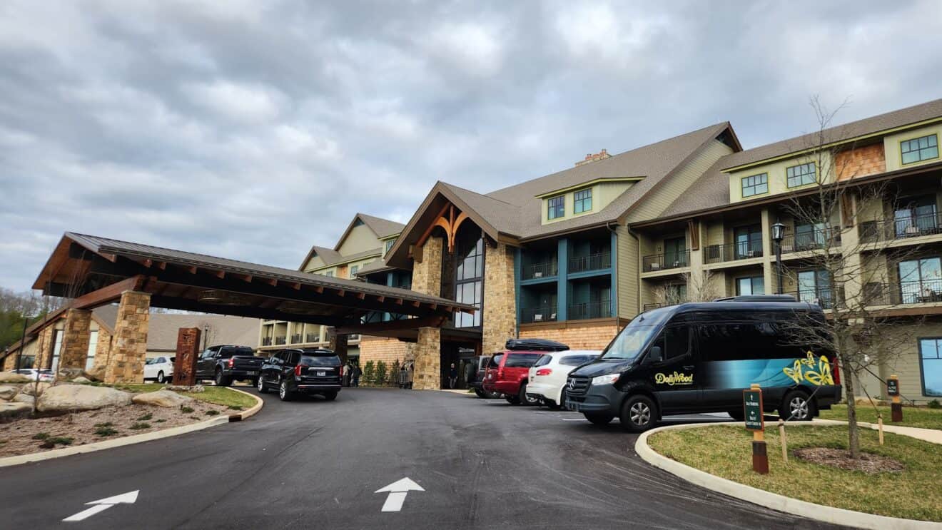 Dollywood Named Top Workplace in 2024 | Chip and Company
