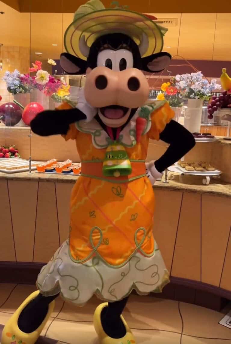 Goofy and Clarabelle Debut New Outfits at Goofy’s Kitchen Springtime ...