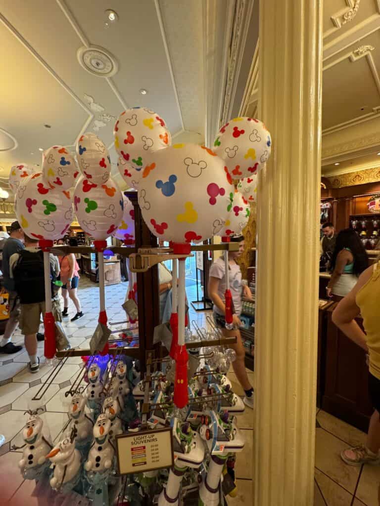 New Inflatable Mickey Mouse Balloon Glow Wand Spotted At Magic Kingdom ...