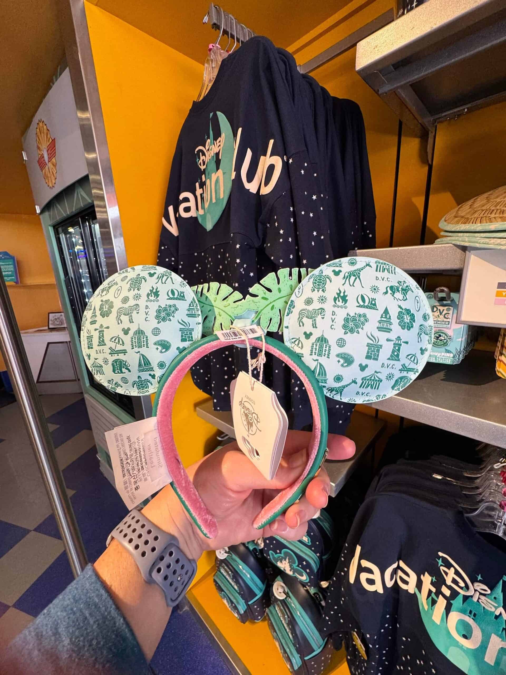 New Tropical DVC Minnie Ears Spotted At Epcot! | Chip and Company
