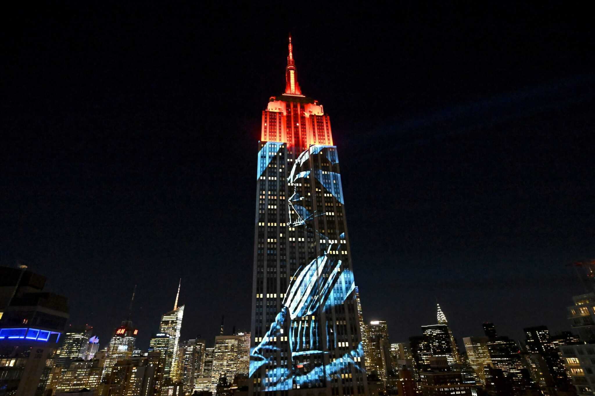 Star Wars Takes Over the Empire State Building in New York City | Chip ...
