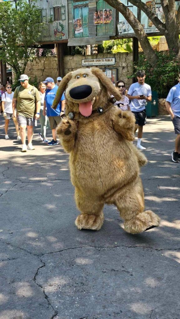 Talking Dug Makes his Animal Kingdom Debut | Chip and Company