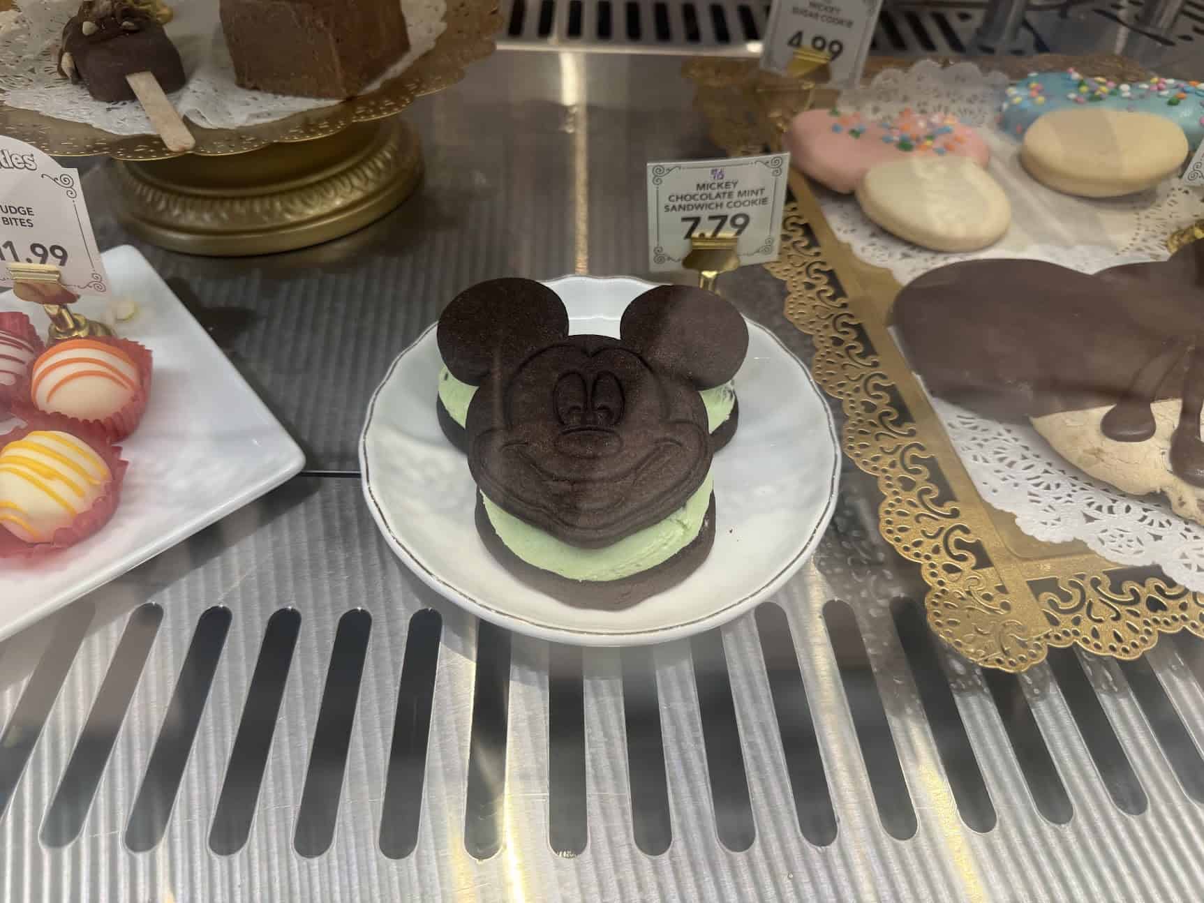 New Mickey Mint Cookie Sandwich has arrived at Magic Kingdom | Chip and ...