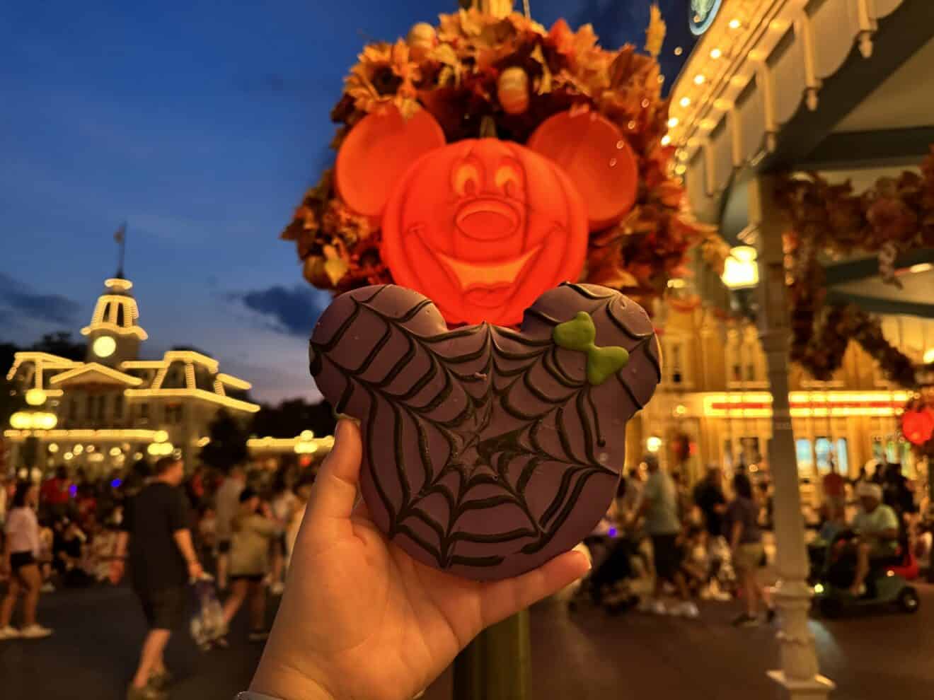 Try the New Minnie Mouse Spiderweb Halloween Sugar Cookie | Chip and ...