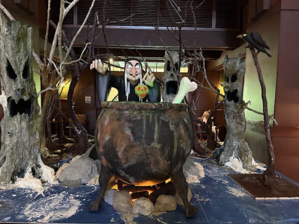 Snow White Poison Apple Halloween Display at Disney's Grand California ...