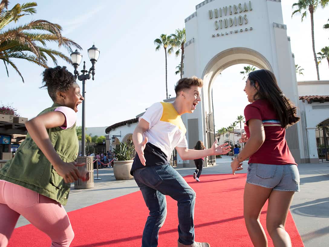 Universal Studios Hollywood Celebrates 2025 Graduating High School ...