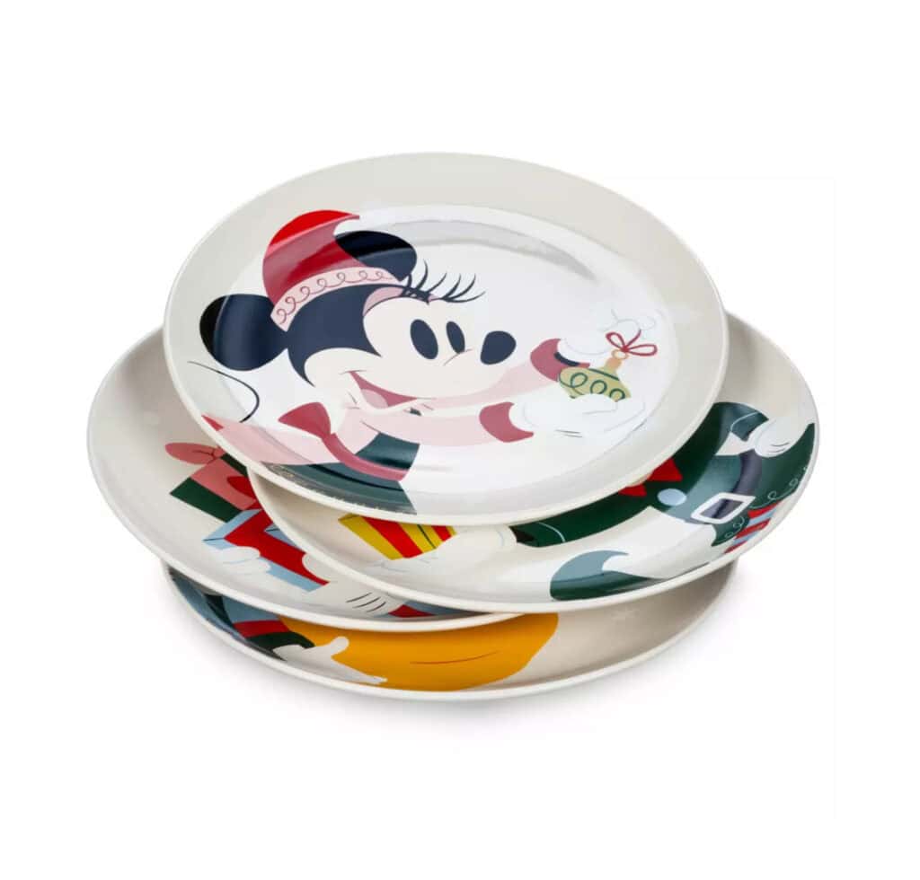 Mickey Mouse and Friends Holiday Plate Set Brings Festive Cheer to Your ...
