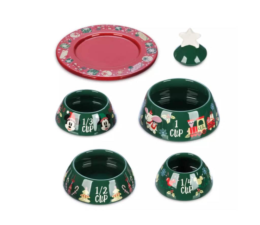 This Mickey and Minnie Mouse Christmas Tree Stacking Measuring Cup Set ...