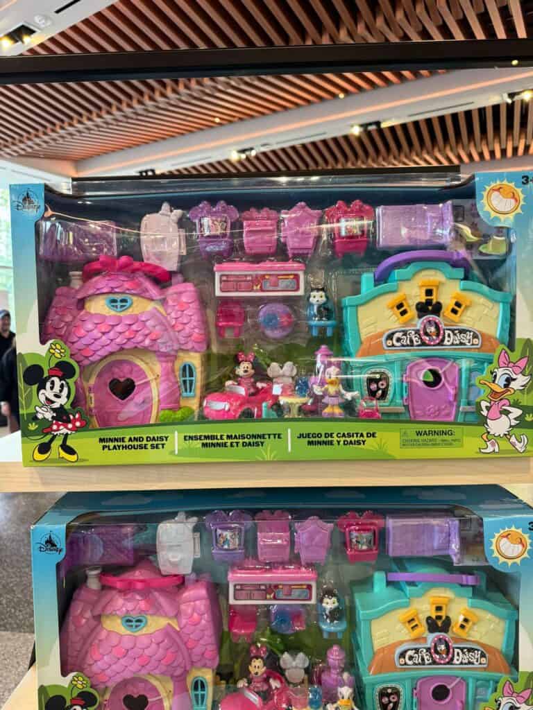 Minnie Mouse and Daisy Duck Playhouse Set Brings the Magic of Disney to ...