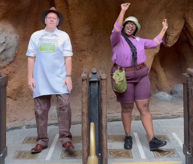 First Look at Disneyland's Bayou Country Cast Member Costumes | Chip ...