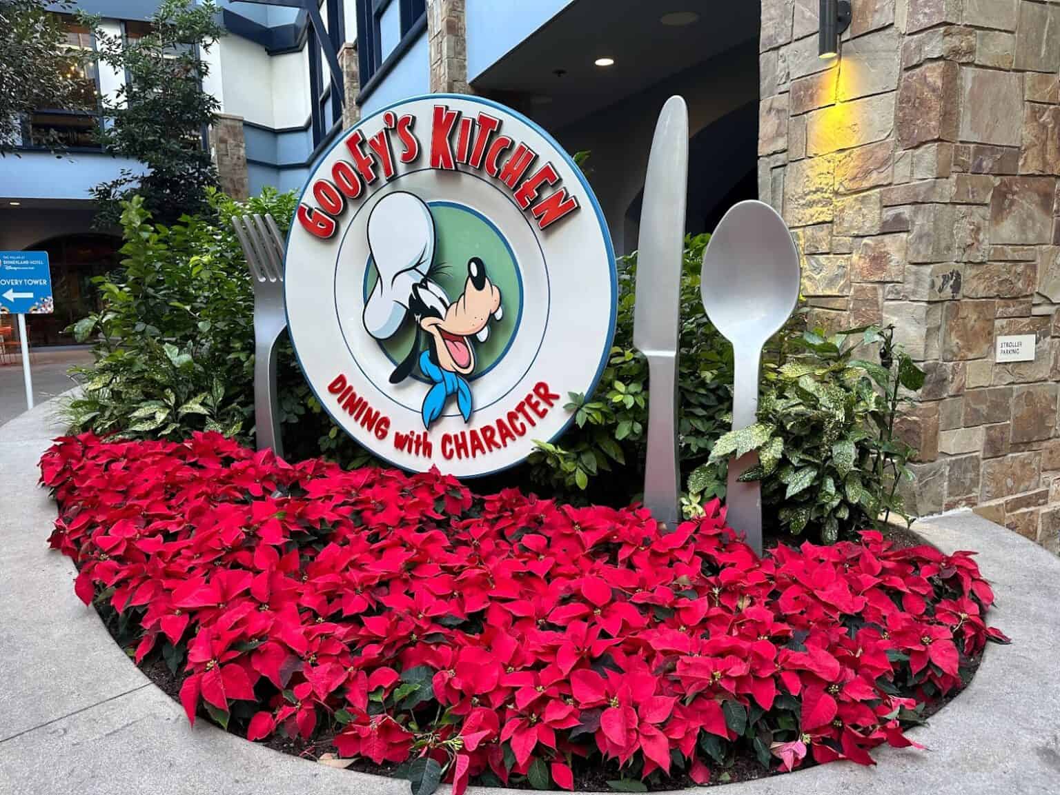 Goofy’s Kitchen at Disneyland Hotel Celebrates the Holidays | Chip and ...