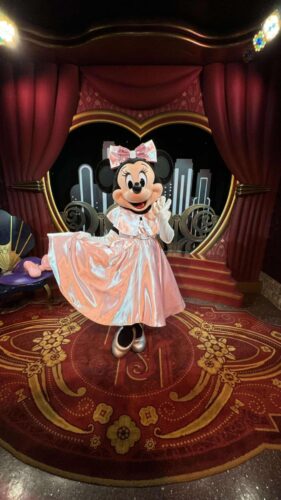 Minnie Mouse Unveils Stunning New Look at Disney's Hollywood Studios ...