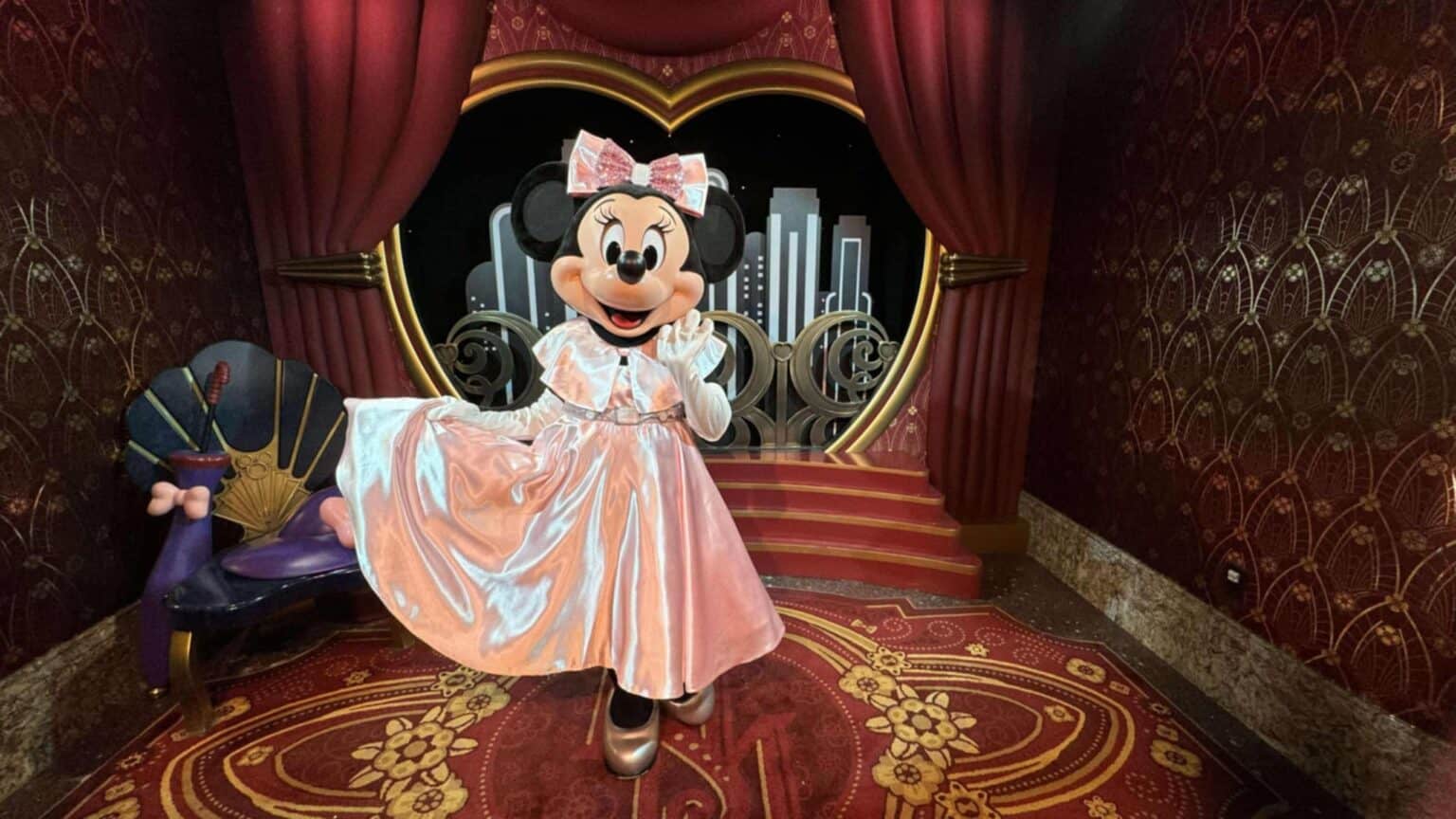 Minnie Mouse Unveils Stunning New Look at Disney's Hollywood Studios ...