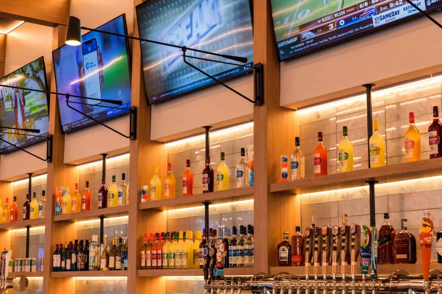 New Indoor Pickleball Lounge & Restaurant Now Open in Orlando | Chip ...
