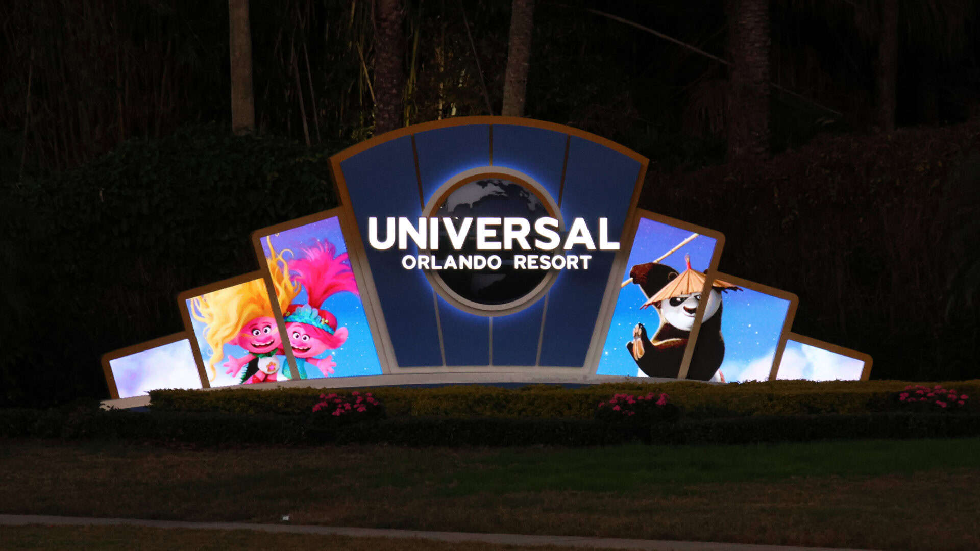 First Look at Animation Loop for NEW Universal Orlando Marquee | Chip ...