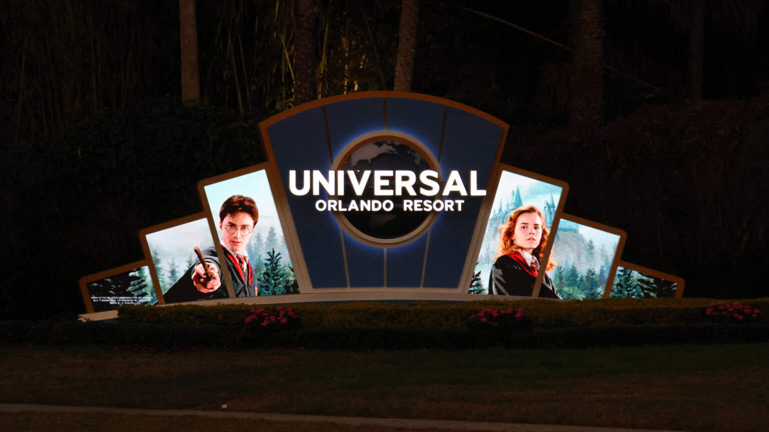 First Look at Animation Loop for NEW Universal Orlando Marquee | Chip ...