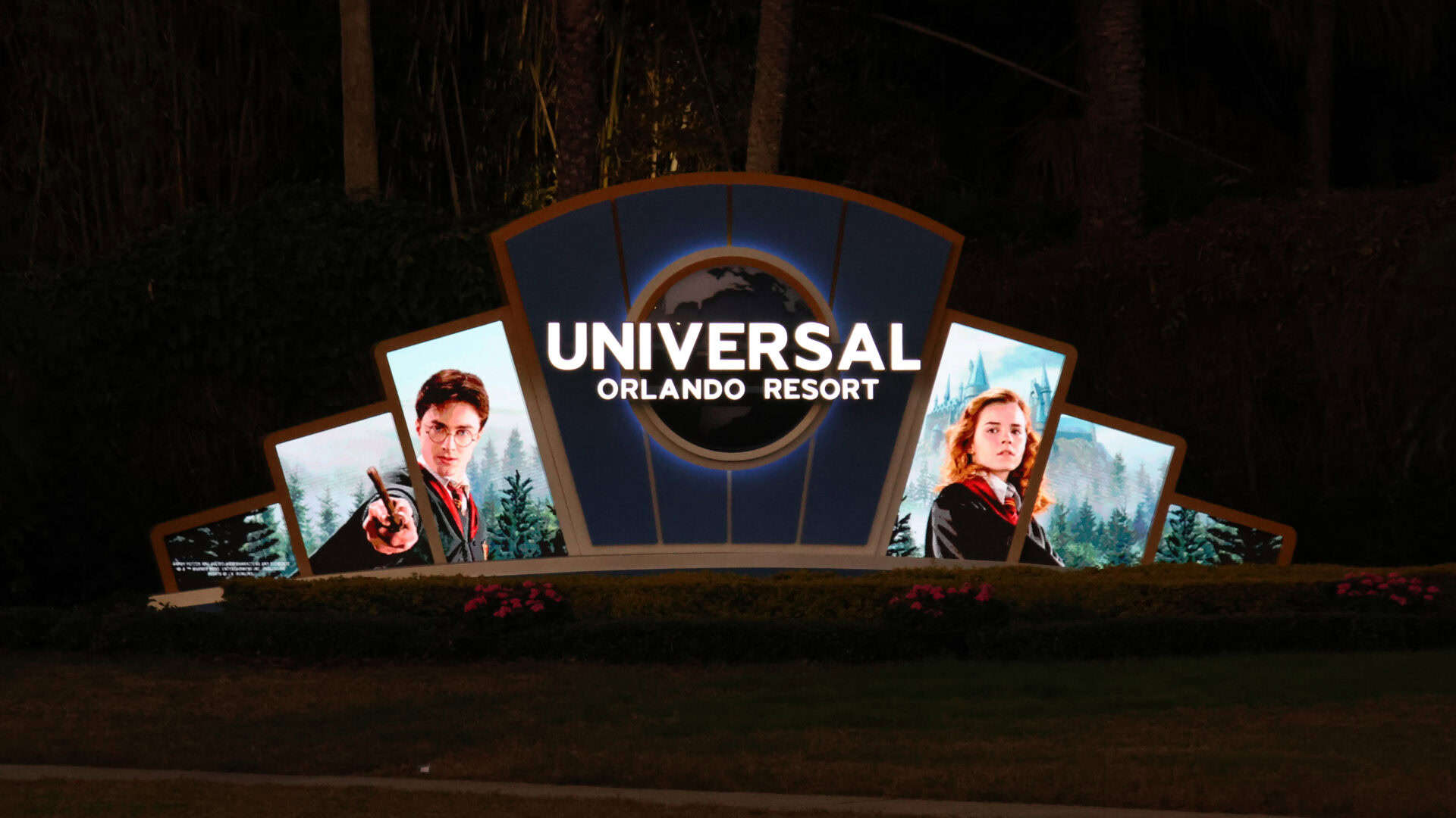 First Look at Animation Loop for NEW Universal Orlando Marquee | Chip and Company