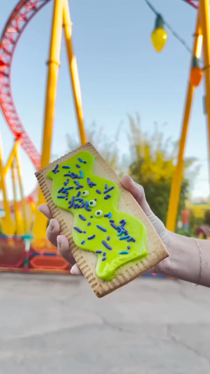 New Green Alien Lunch Box Tart Arrives At Woody’s Lunch Box in Disney's ...