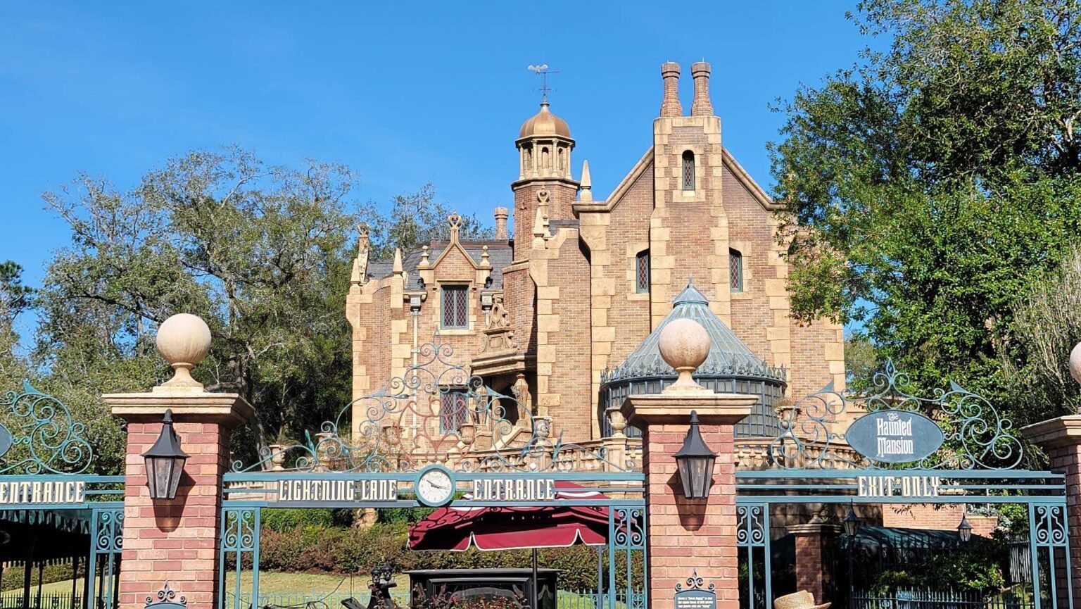 New Cobblestones Installed at Haunted Mansion Exit in the Magic Kingdom ...
