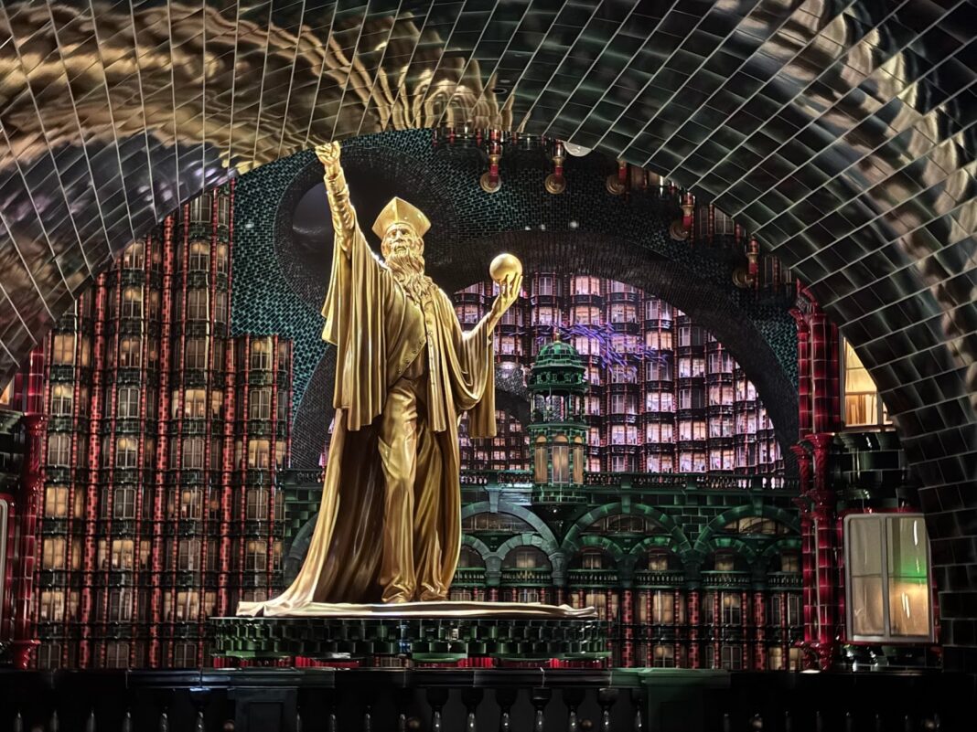 Fans Endure 5-Hour Wait for Harry Potter and the Battle at the Ministry ...