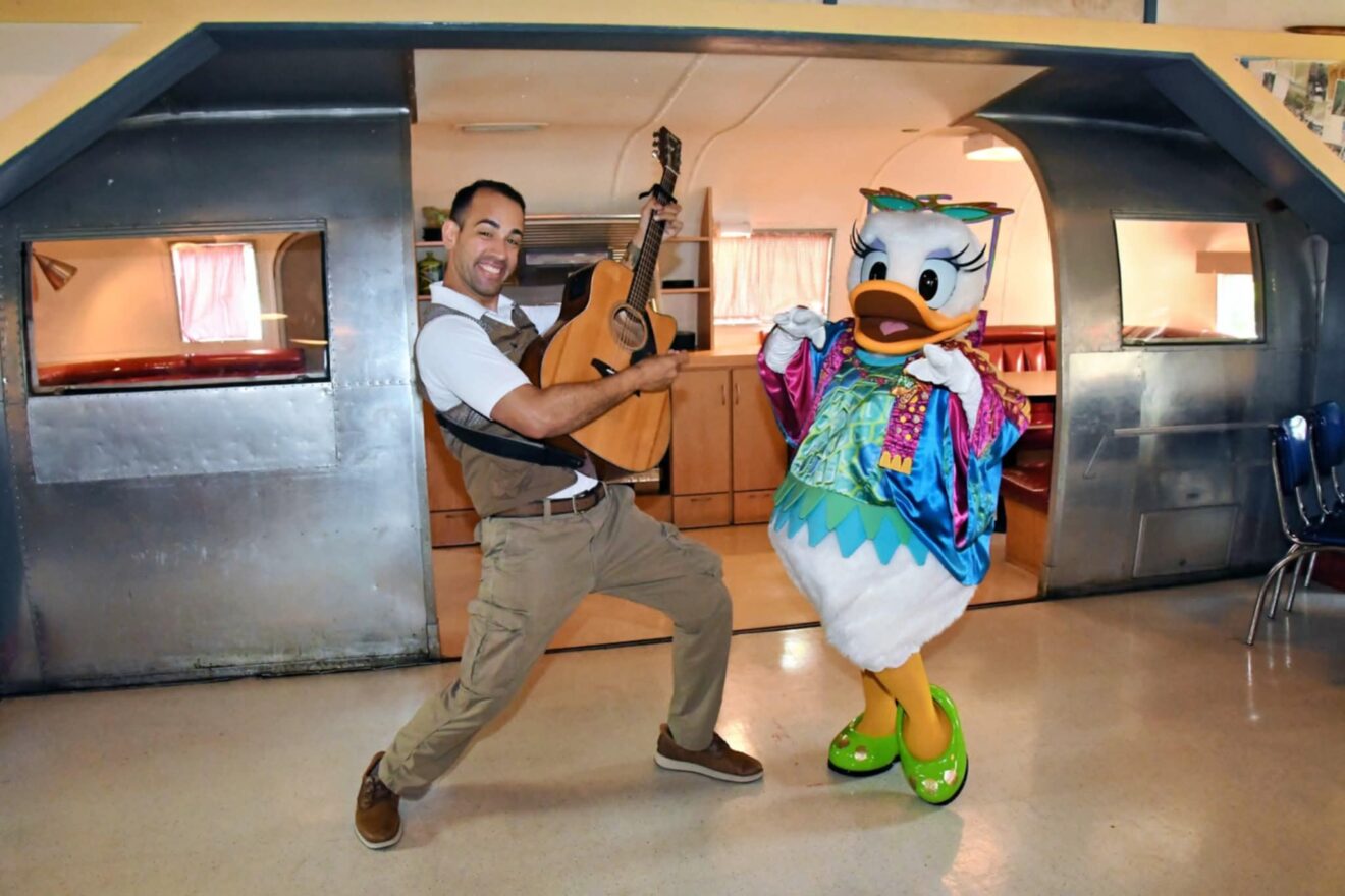 Daisy’s Dig Meet and Greet Opens at Restaurantosaurus in Disney’s ...