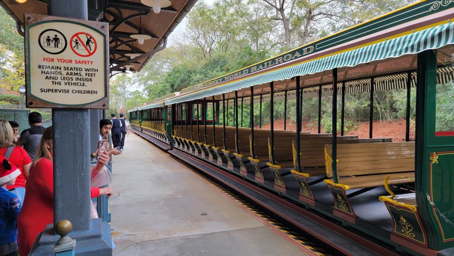 Disney World Railroad Begins ‘Shuttle Mode’ Operations at Magic Kingdom ...
