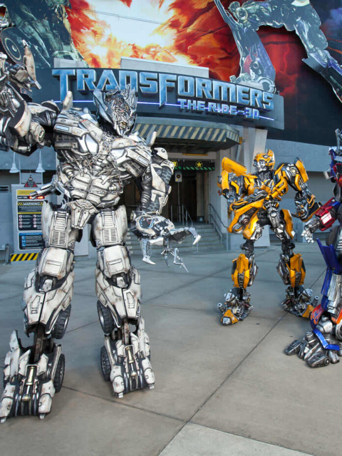Megatron Offers Commentary as Guests Fight at Universal Studios ...