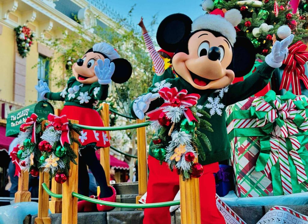 Start Date and Showtimes Announced for A Christmas Fantasy Parade in ...